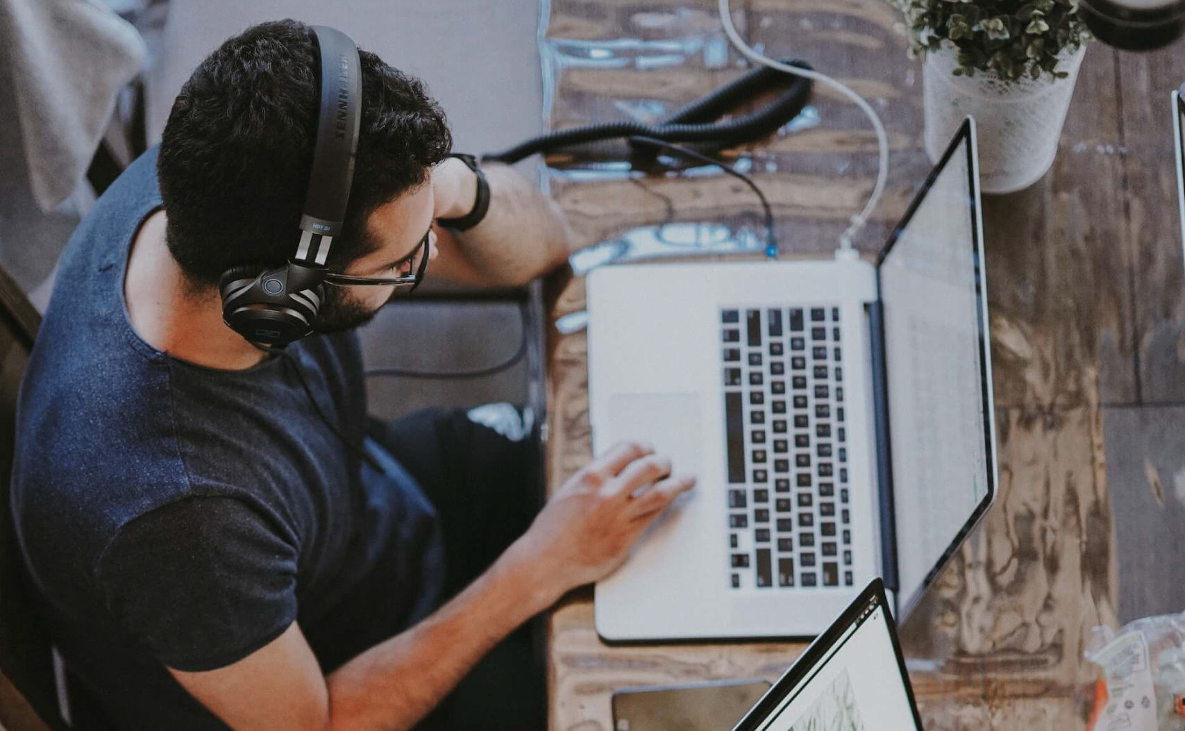 【事業紹介】ソフトウェア開発事業 - 株式会社SYSNAG